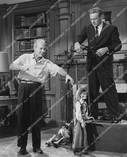 crp-05791 1957 Van Johnson w marionette puppets & Roy Rowland on set f ...