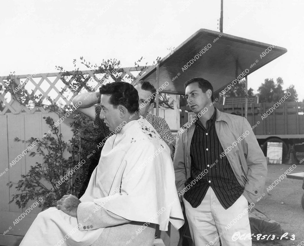 crp-05809 1958 music Louis Prima gets hair cut w director David Rich o ...