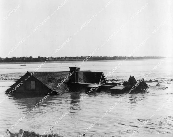 crp-08049 1924 people trapped by flood silent film The Galloping Fish ...