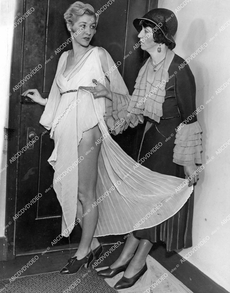 crp-08282 1932 dancer Dorothy Jackson goes to court over sheer garment ...