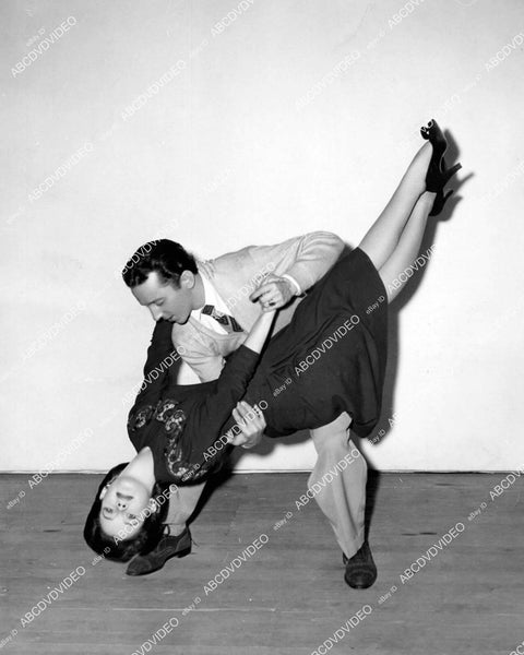 crp-08733 1943 Susan Peters, dance teacher Dean Collins practice jitte ...