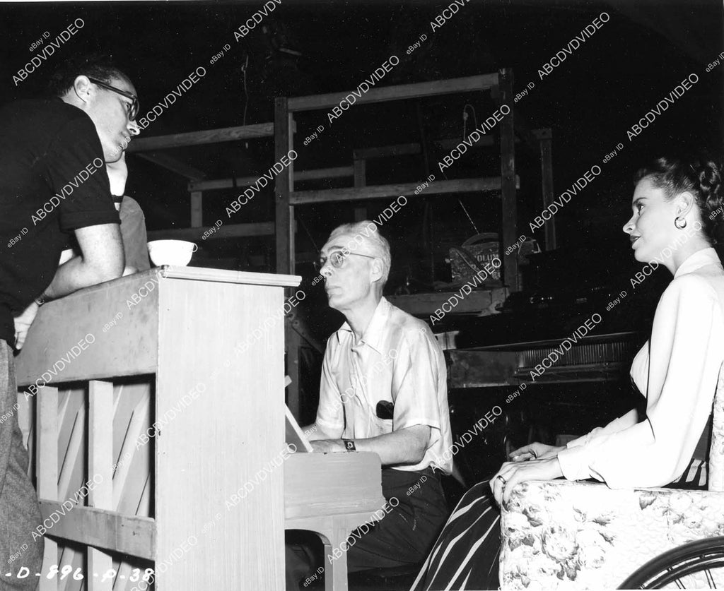crp-08797 1948 Jean Peters w propman Stanley Dunn, John Sturges on set ...